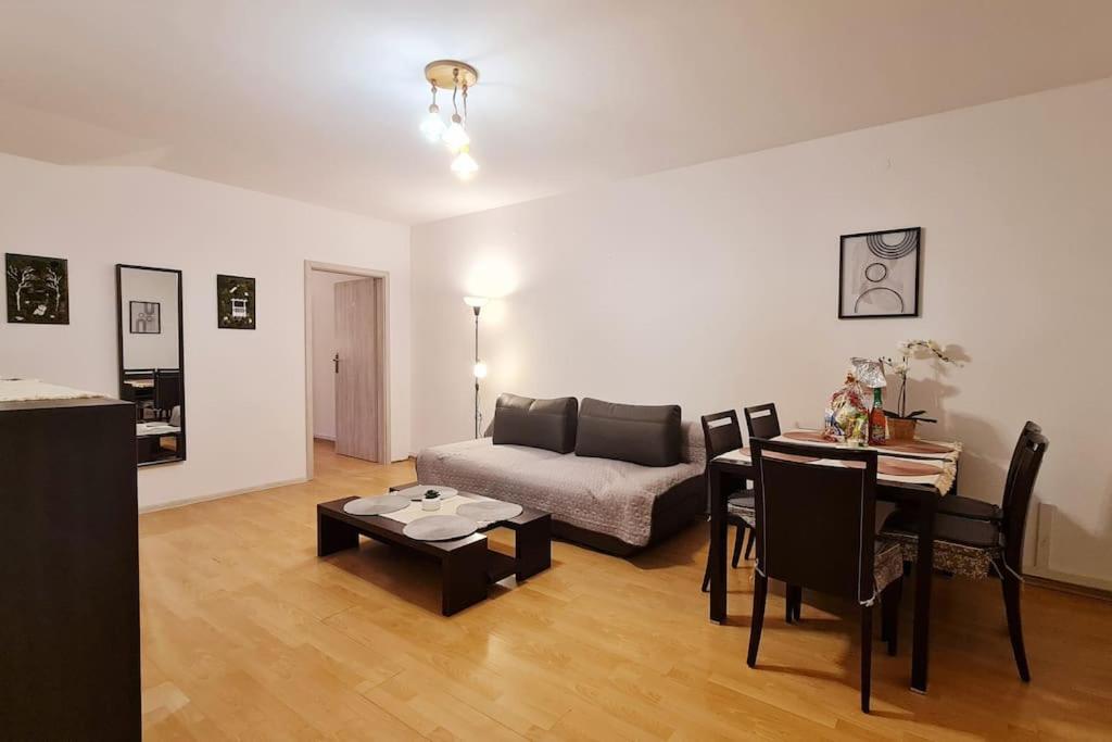Przestronny apartament 3 sypialnie na Filipa, Kraków (updated prices 2025)