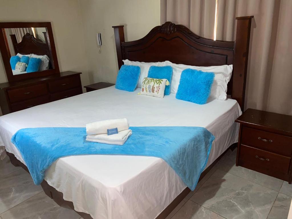 Hotel Enrique II Zona Colonial, Bed and Breakfast, Santo Domingo ...