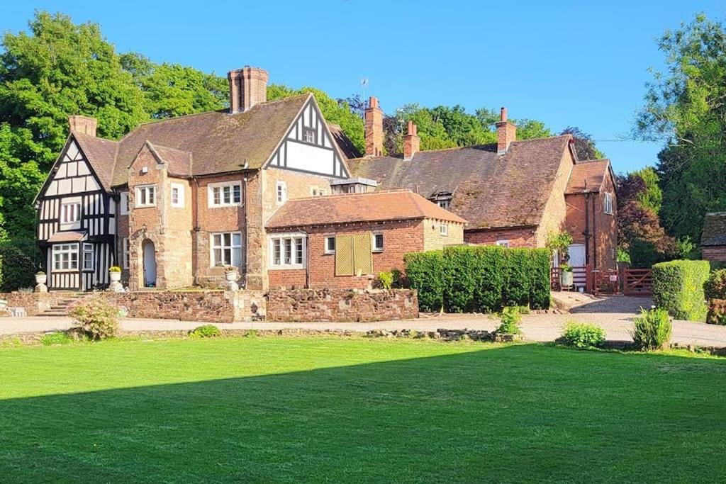 The Lodge at Fairfield Court, Lickey End (updated prices 2026)