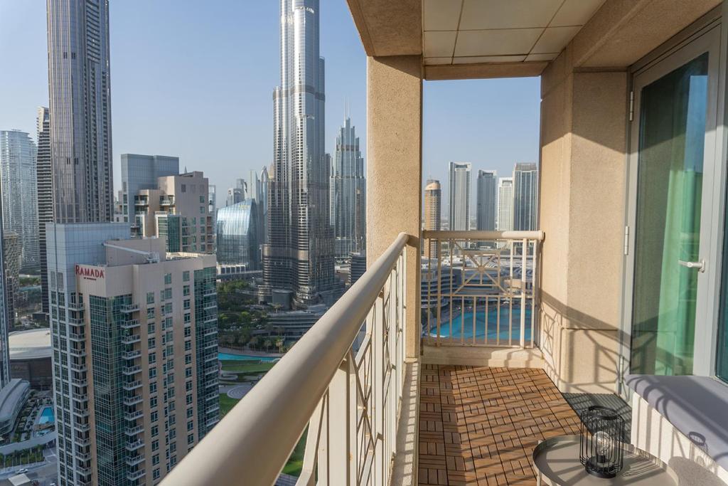 Downtown Gem, Full Burj Khalifa & Dubai Fountain Views, Luxury Amenities, Dubai (updated prices ...