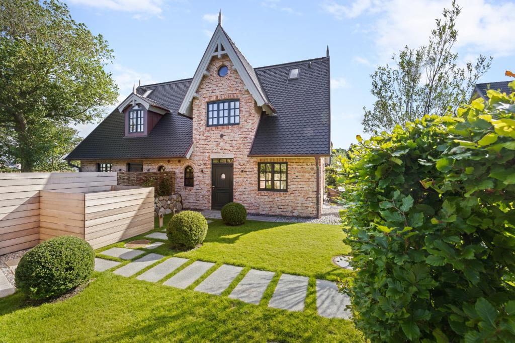 Dansk Skuul Haus 4, List (updated prices 2025)