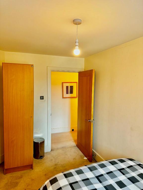 Budget,Cosy Double Bedroom - Shared Bathroom, London (updated prices 2026)