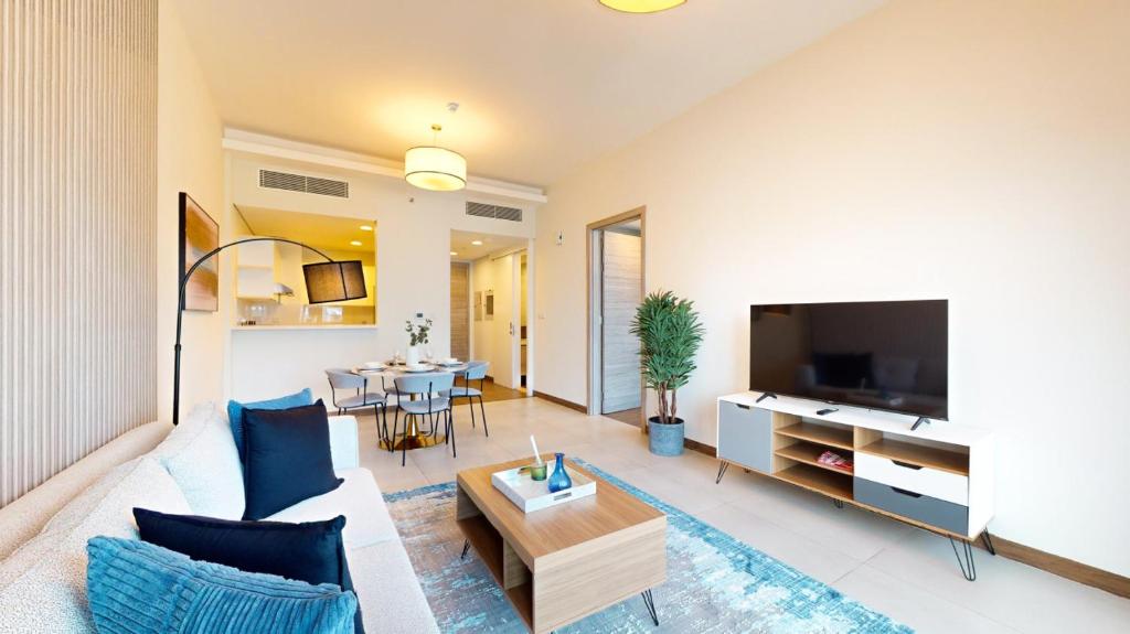 Sol Bay - One Bed with distant Burj Khalifa View, Dubai (updated prices ...