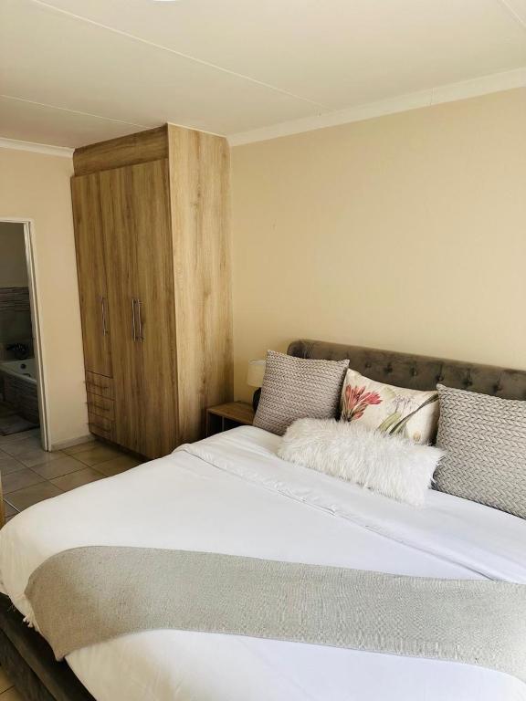 02 in Bel Aire place, Kempton Park (updated prices 2026)