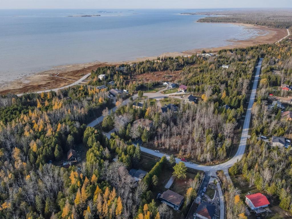 Improved Serene Cottage Near Kite-surfing Beach, Wiarton (updated ...