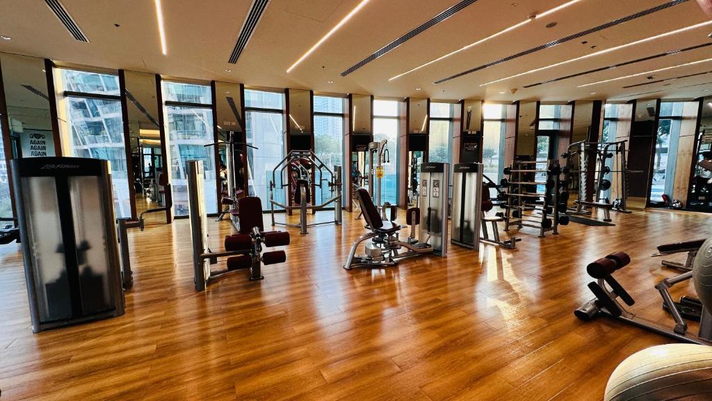 Dubai Mall Direct Connection Apartment - Burj Vista, Dubai (updated ...