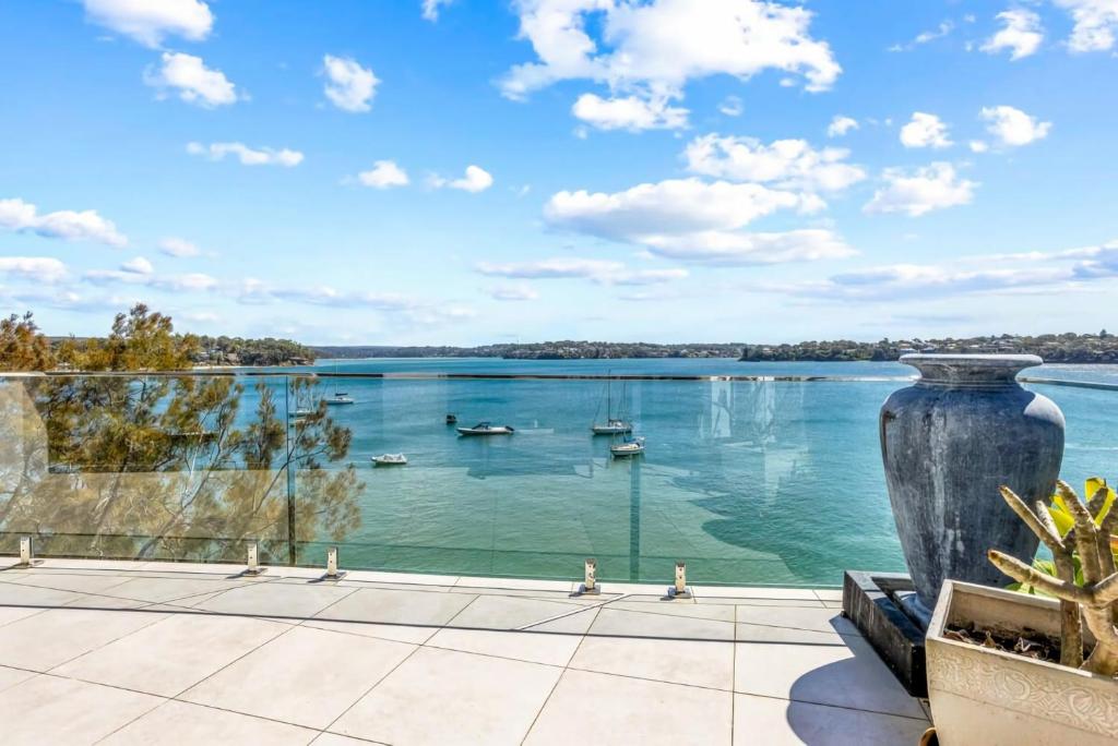 Ocean Front Luxury The Lambeth Walk, Bundeena (updated prices 2025)