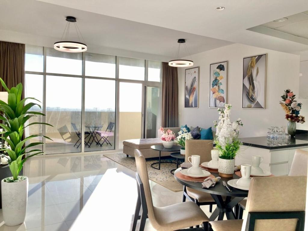 Luxurious 2br Dubai Skyline & Pool Views, Dubaï (tarifs actualisés 2024)