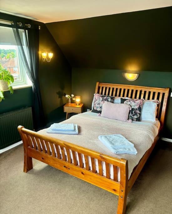 Spacious 4 bed family style house with garden, Huntington (updated ...