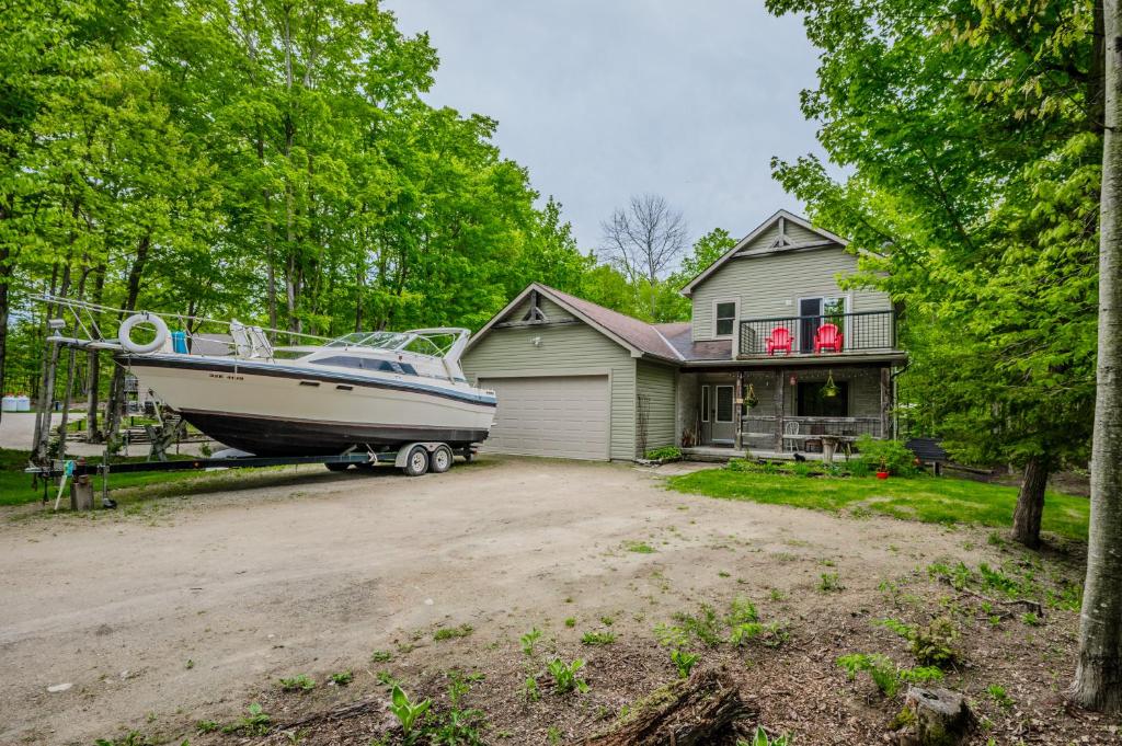 Creek Side Cozy & serene cottage home, Wiarton (updated prices 2026)