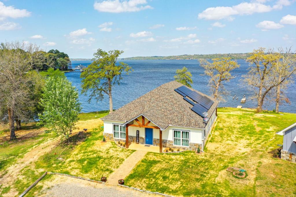 Lake Palestine Vacation Rental - Steps to Water!, Coffee City ...