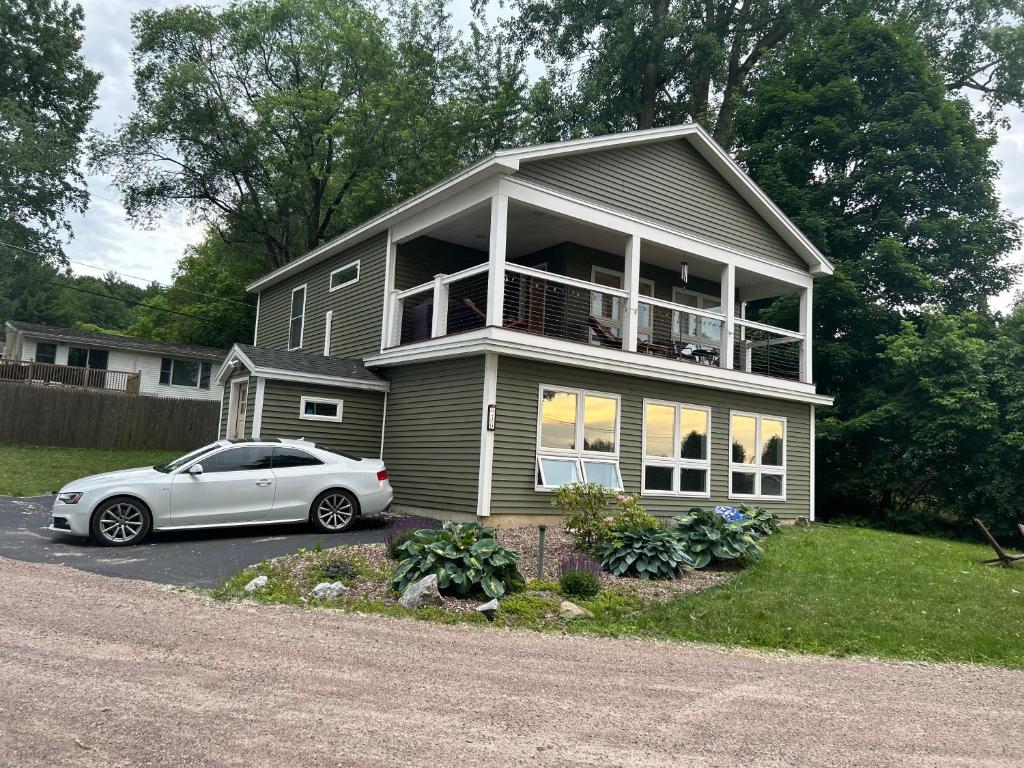 Roberts Lake House Room #3, Colchester (updated prices 2026)