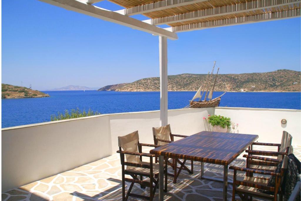 Eleni On The Beach, Katapola (updated prices 2025)