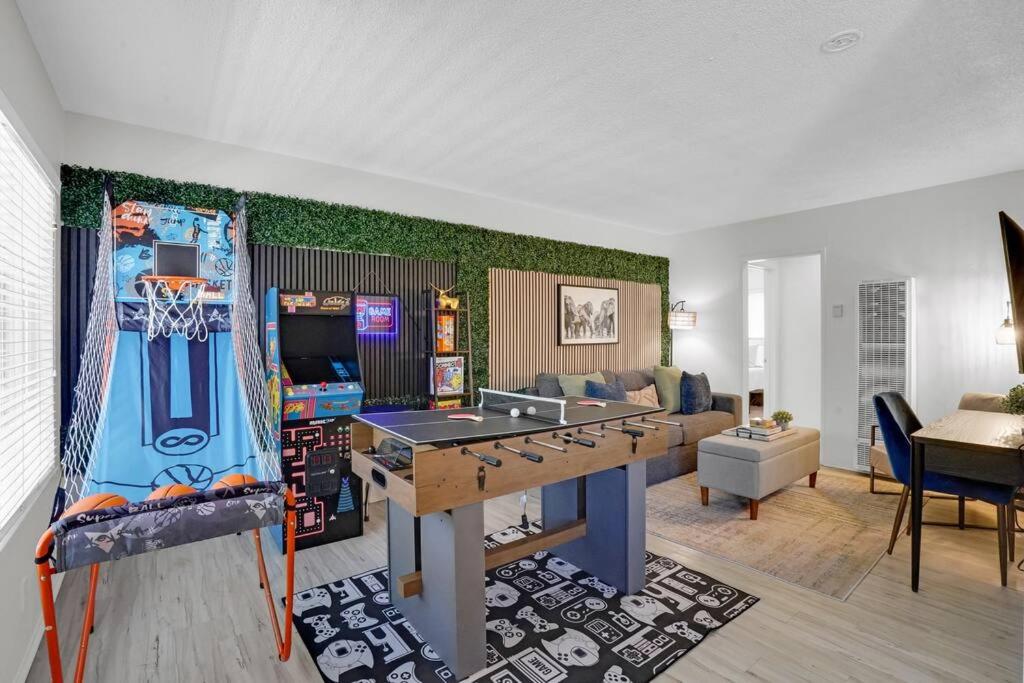 6th Haven, Arcade, King Bed, Games, 1 Mile to Beaches, Long Beach ...