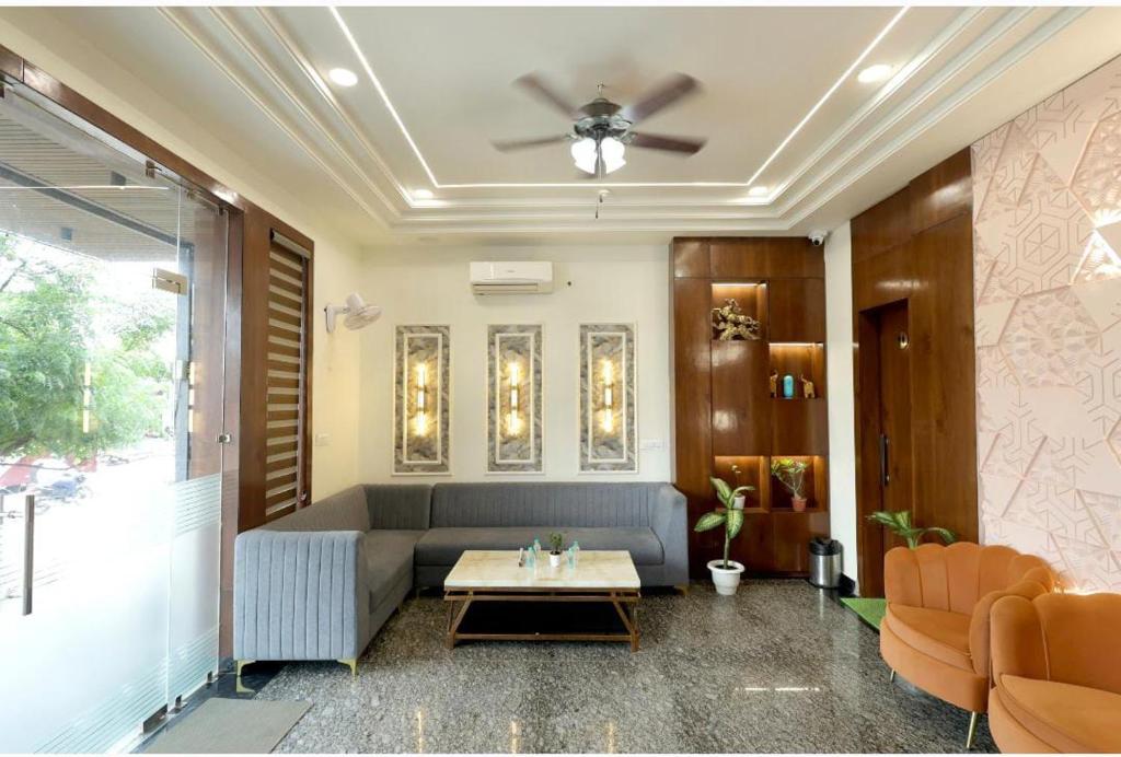 Hotel Shrinath Palace, Mathura (updated prices 2025)