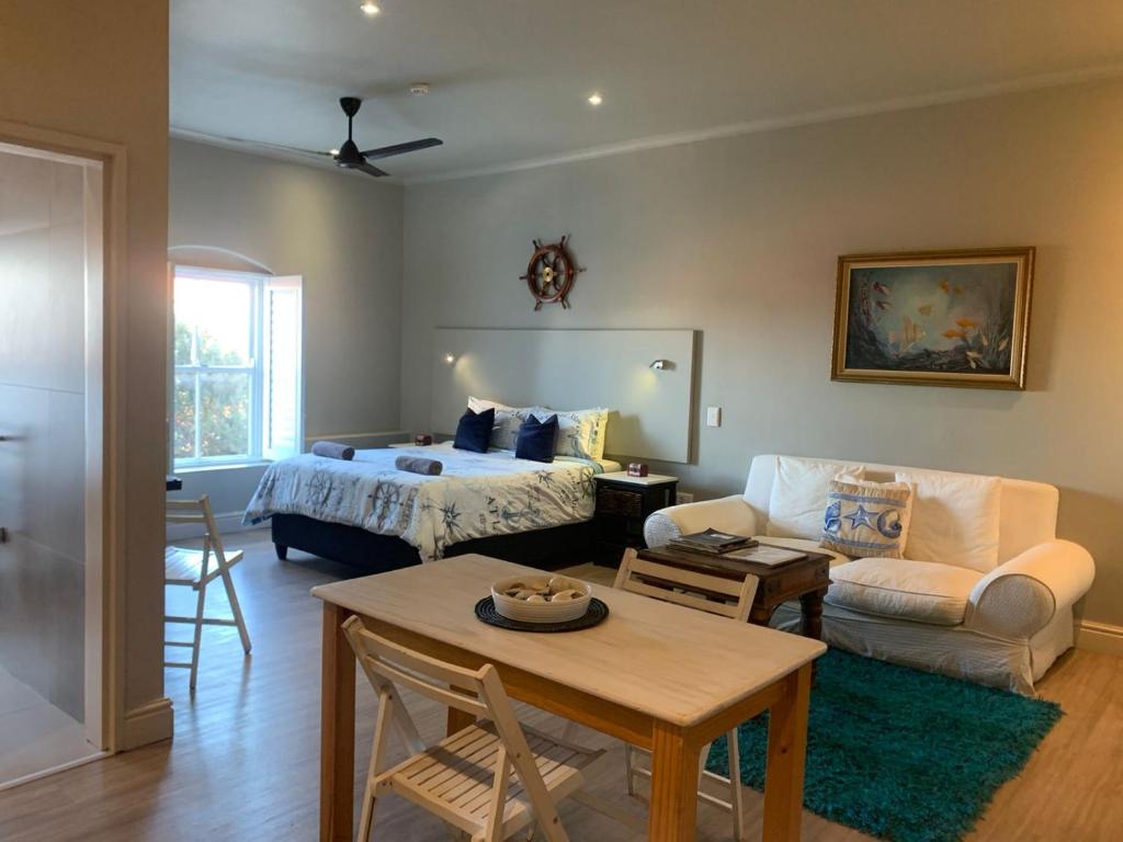 Hermanus Waterfront Apartment 12, Hermanus (updated prices 2025)