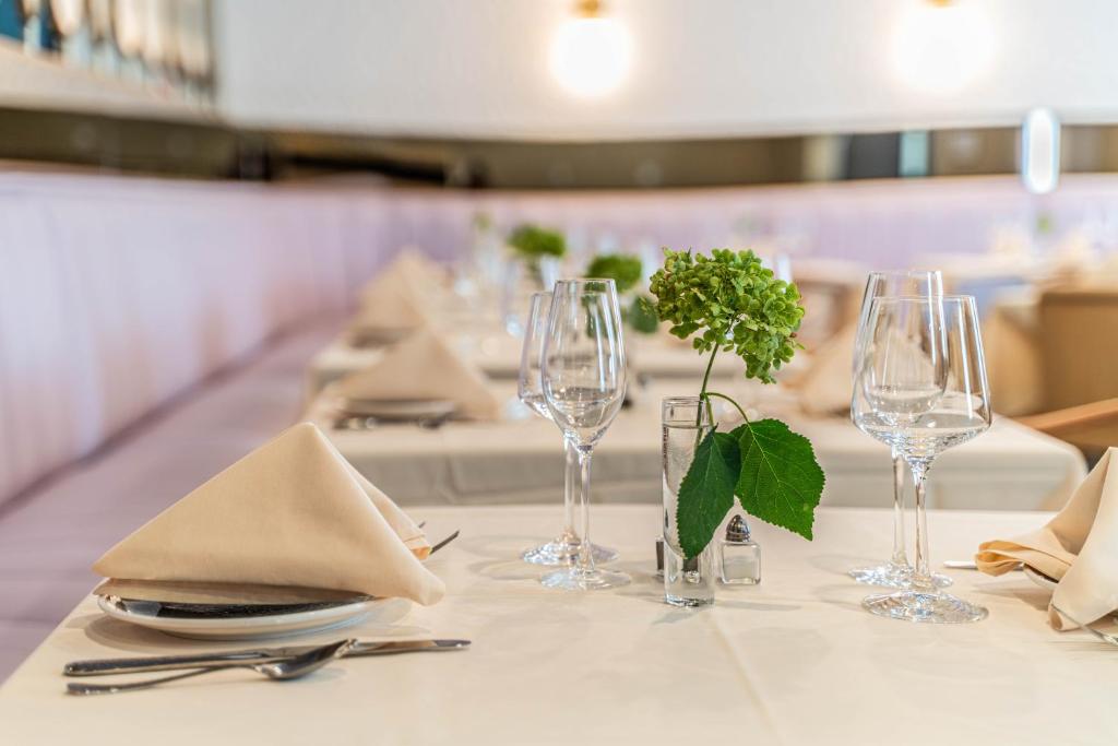 Iris Hotel Boston, Brookline (updated prices 2025)