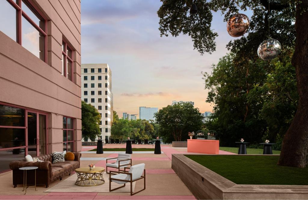 Downright Austin, A Renaissance Hotel, Austin (updated prices 2025)