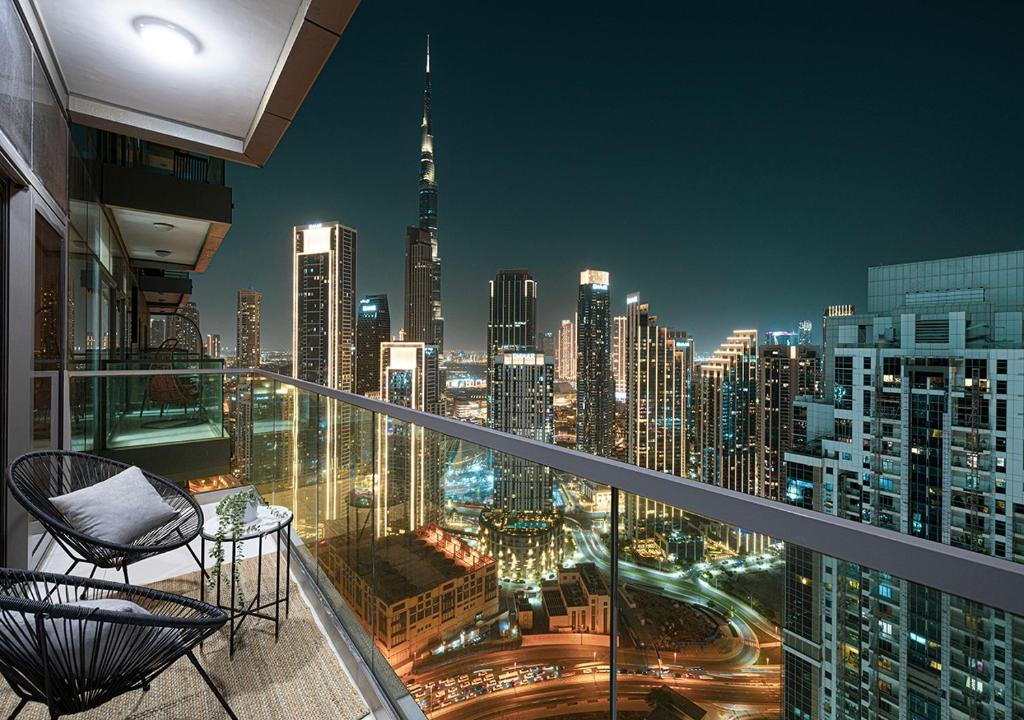 High Floor Apartment in 5 Star Hotel with Infinity Pool Burj View Gym Spa Sauna, Dubai (prezzi ...