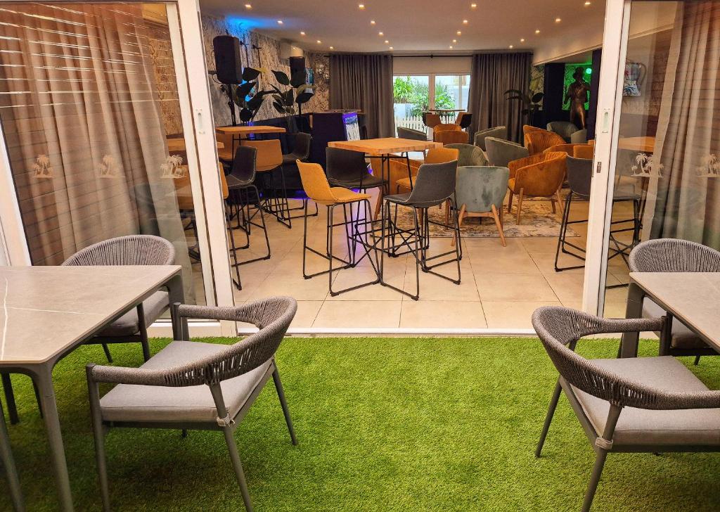 Blue Marlin All-Inclusive Seascape by Dream Resorts, Scottburgh ...