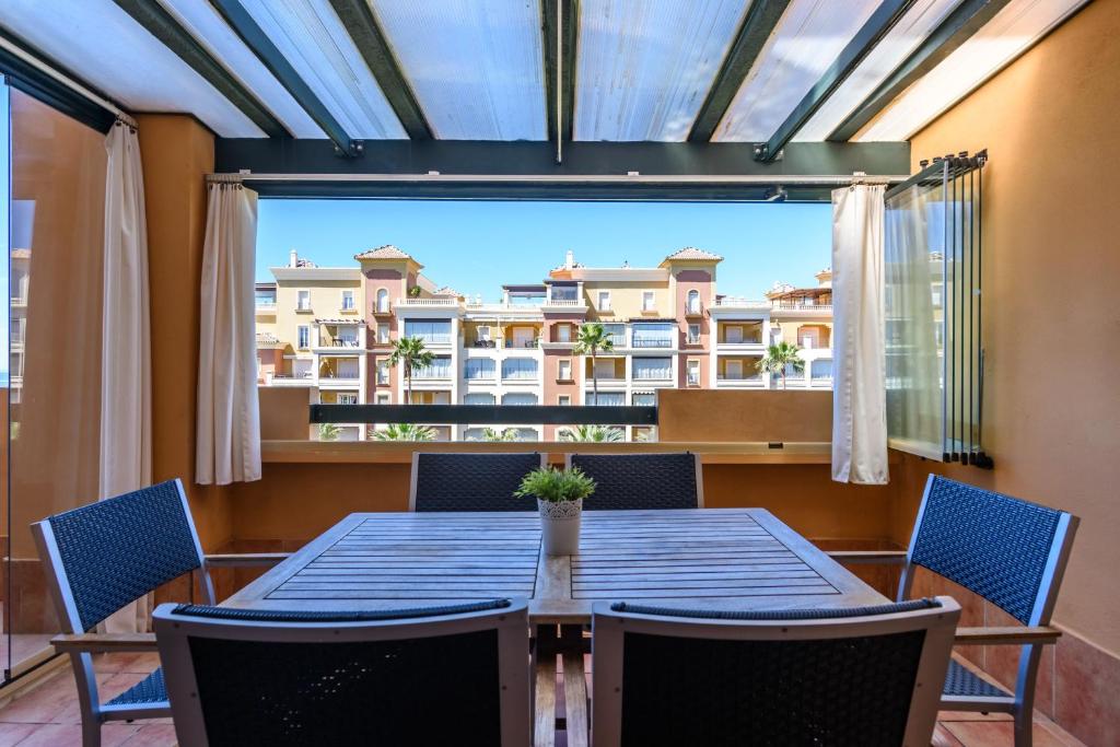 Los Albatros PLUS by Ĥ - Playa de los Haraganes HAHB140P27, Isla Canela (updated prices 2025)