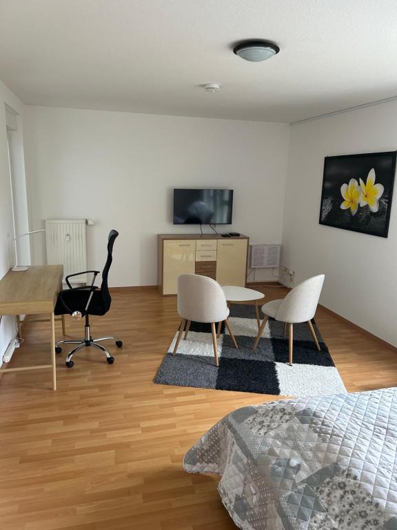 Schöne Wohnung für Tagesgäste, Studenten oder Handwerker, Chemnitz Gablenz, ÖPNV direkt vor der ...