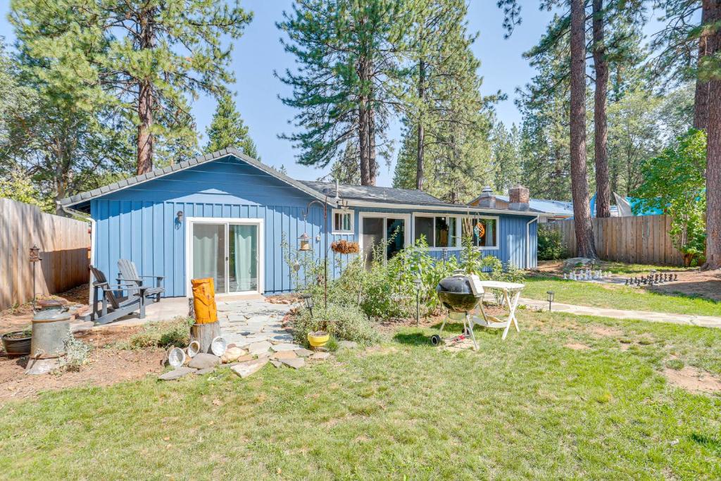 Burney Cottage with Game Room Walk to Town!, Burney (updated prices 2025)