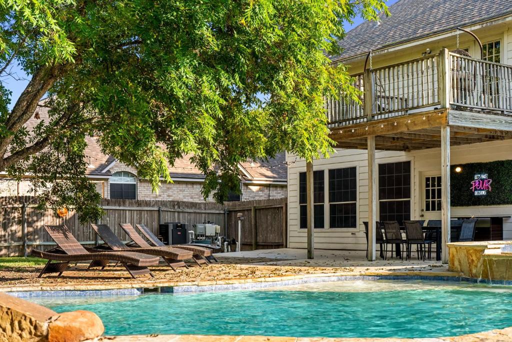 Hidden Gems with Pool and Game room, Pflugerville (updated prices 2025)