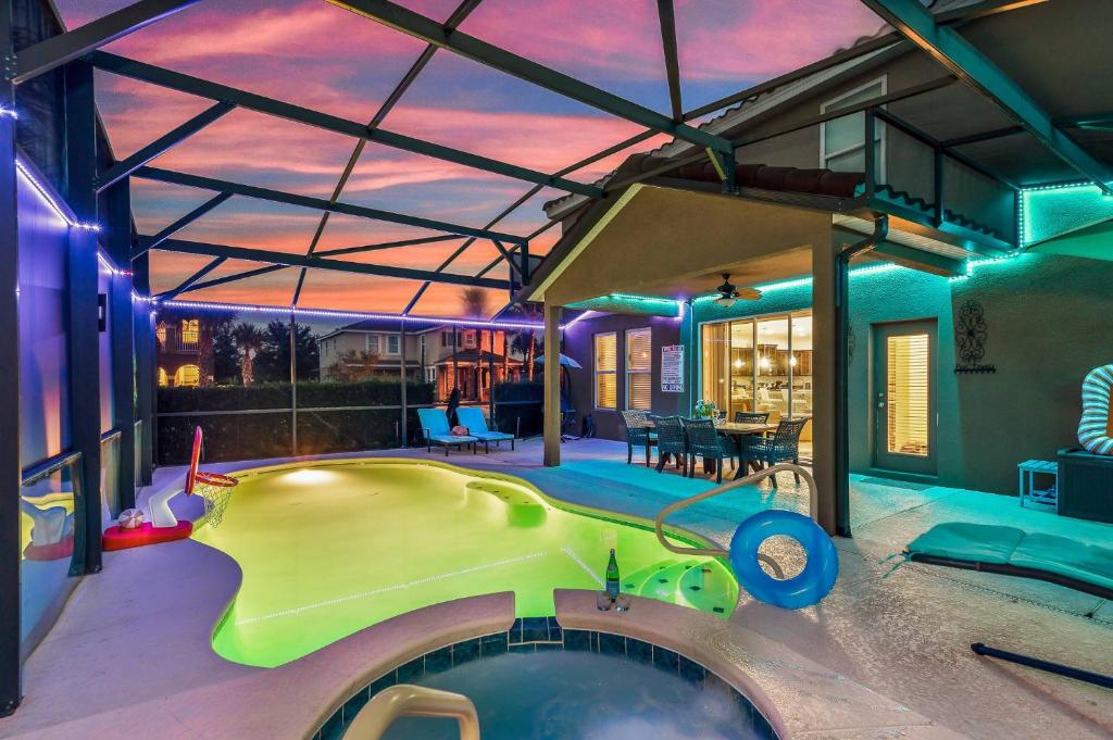 Heated Pool + Hot Tub + Lazy River + Game Room, Davenport (updated ...