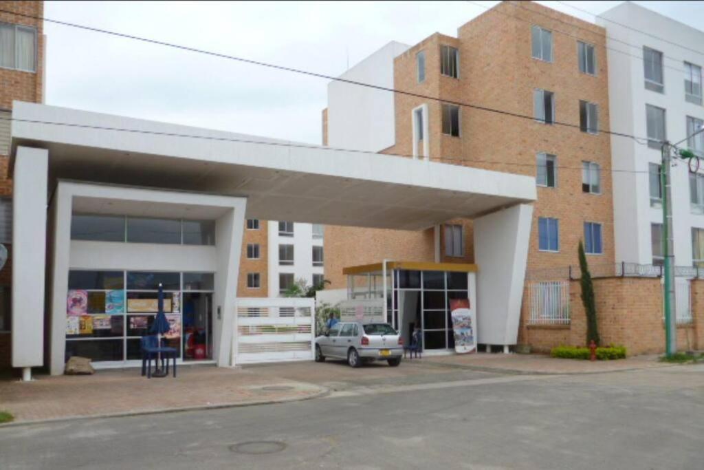 Amplio Apartamento Parqueadero y Piscina Cerca al CC Gran Plaza ...