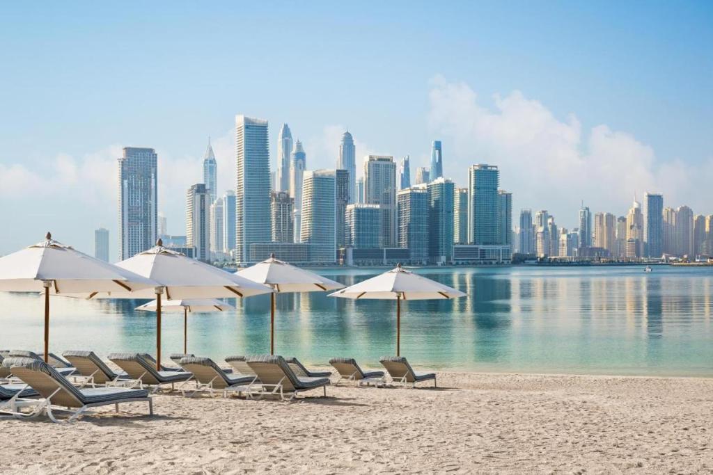 SEVEN PALM LUXURY Apartment PRIVATE BEACH, INFINITY Rooftop Pool with ...