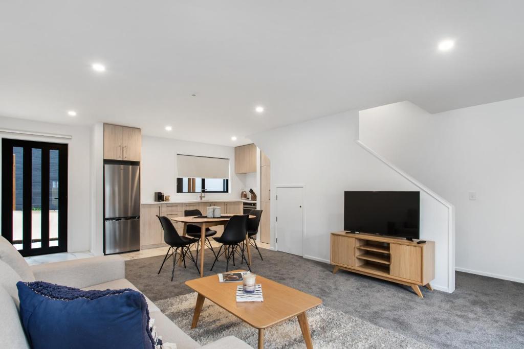 Prime Location Cosy Warm Free Off Street Park, Addington (updated ...