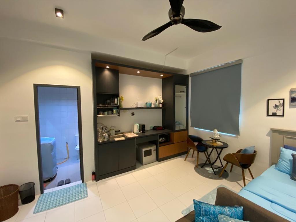 Homie STUDIO - 1 room with kitchen, dining table, sofa, TV with pool and free wifii 500 meter ...