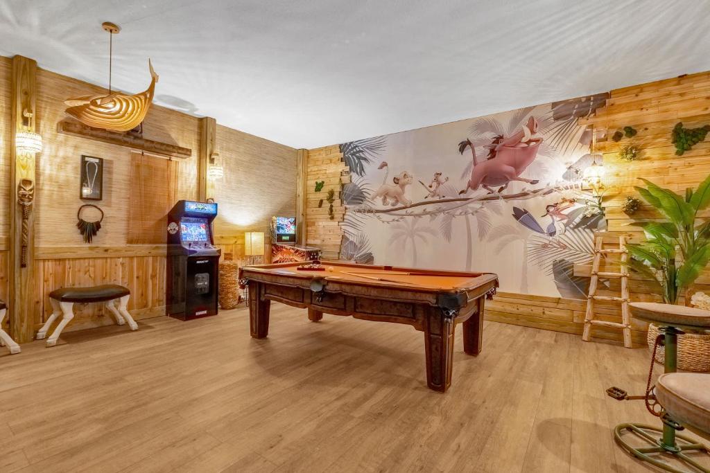 Upstay - Disney Movie Mansion at Windsor Island, Orlando (updated ...