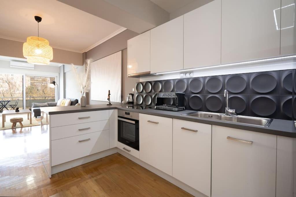 Central 3bdr 3bth apt with big terrace & fast wifi, Athens (updated ...