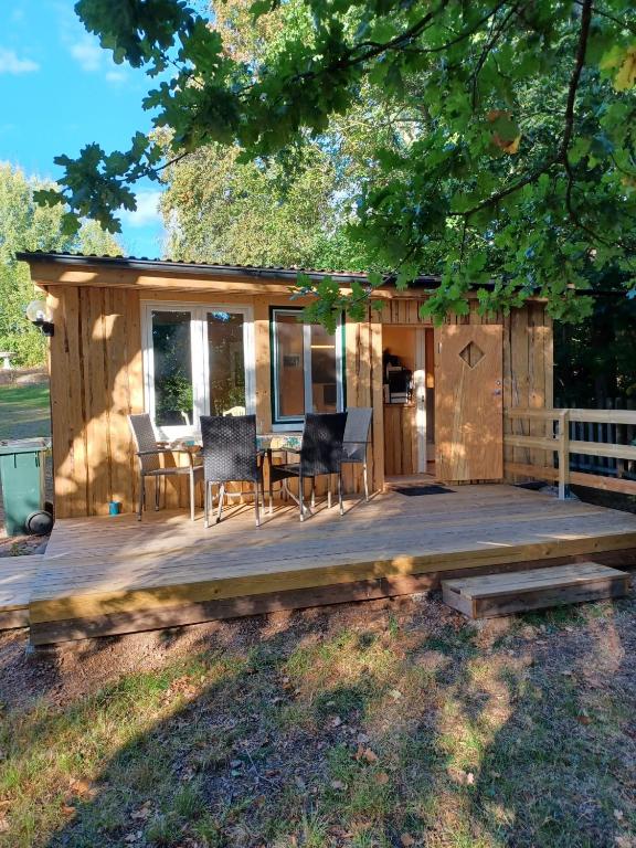 Stuga im Wald mit Seeblick, nahe Vimmerby, Vena (updated prices 2026)