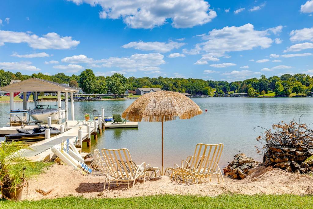 Smith Mountain Lake Retreat with Private Beach!, Huddleston (updated ...