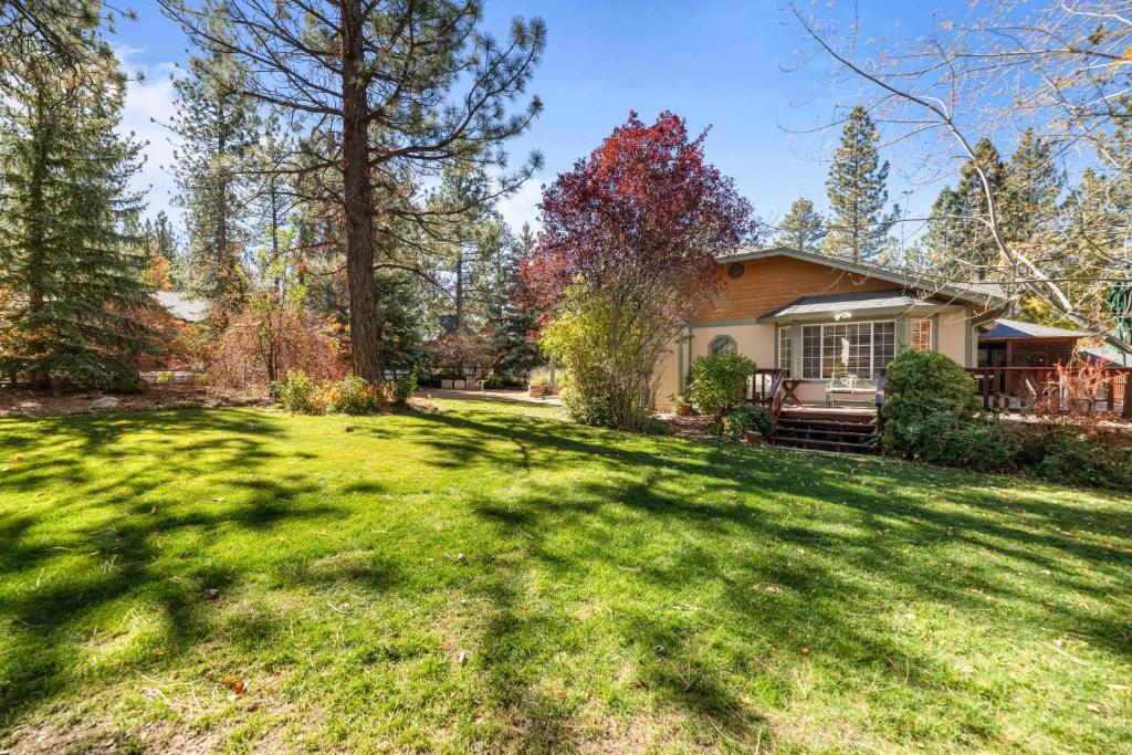 Fox Farm Manor - Custom built home with woodsy vaulted ceilings!, Big ...