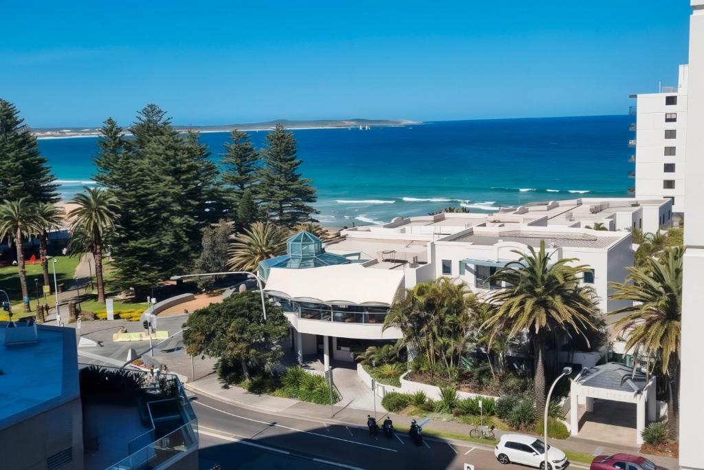 Beachfront Cronulla Getaway with Ocean Views & Spa, Cronulla ...
