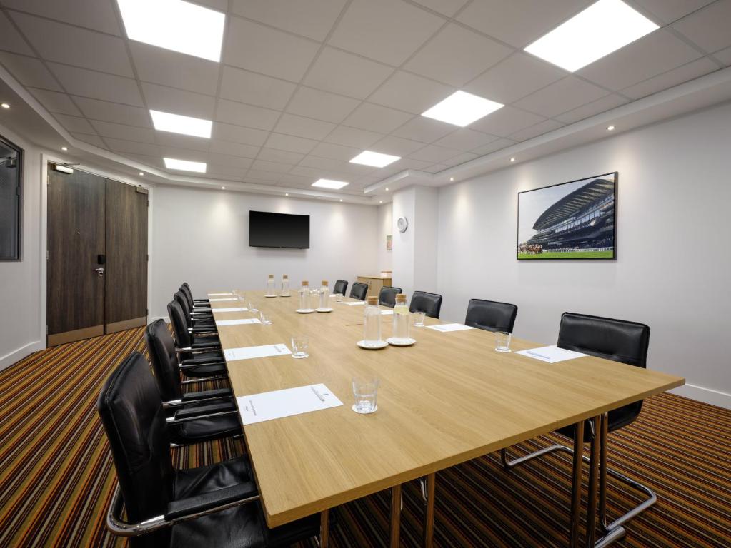 Holiday Inn Huntingdon Racecourse by IHG, Huntingdon (updated prices 2025)