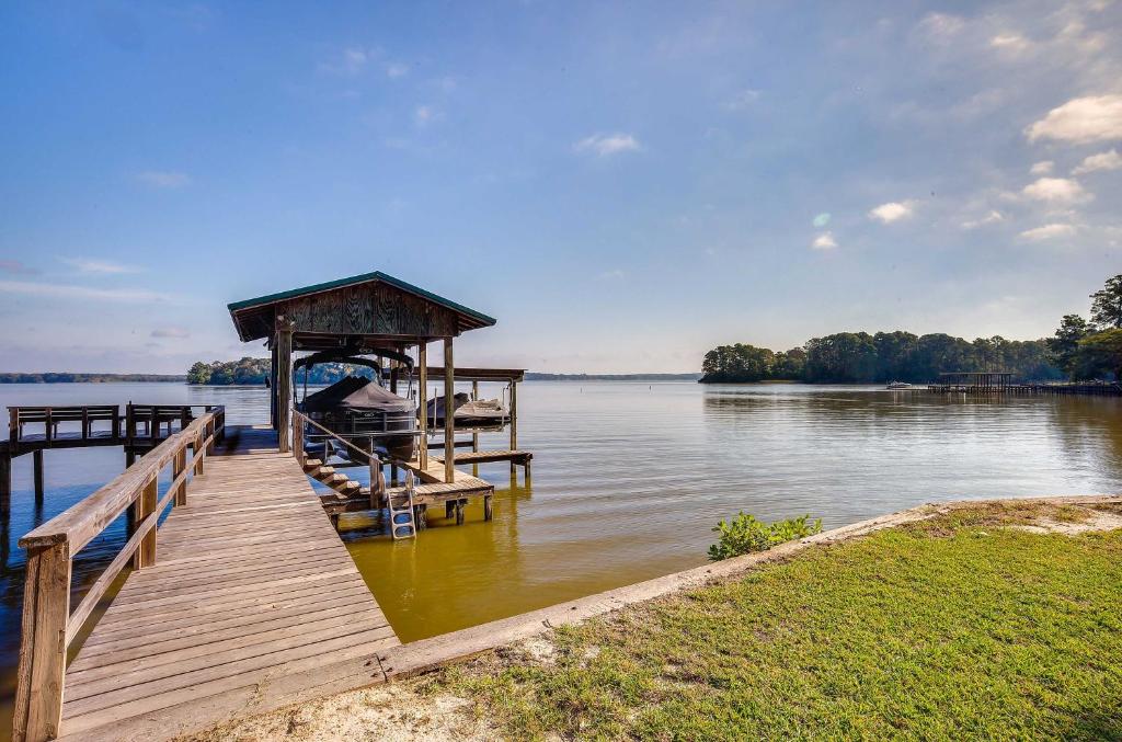 The Whacky Shack Family Cabin with Fire Pit!, Trinity (updated prices 2026)