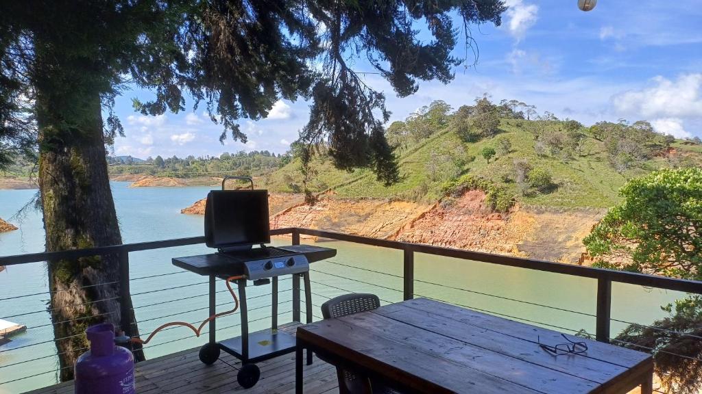 Tree House, Cabaña privada con Jacuzzi, Guatapé (updated prices 2025)