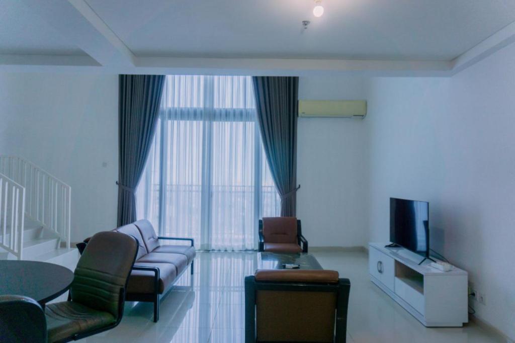 Modern Look and Spacious 1BR at Neo Soho Apartment By Travelio, Jakarta ...