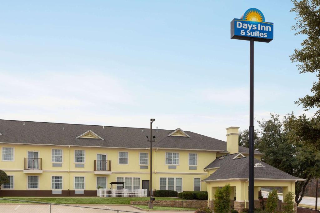 Days Inn & Suites by Wyndham DFW Airport South-Euless, Euless (updated ...