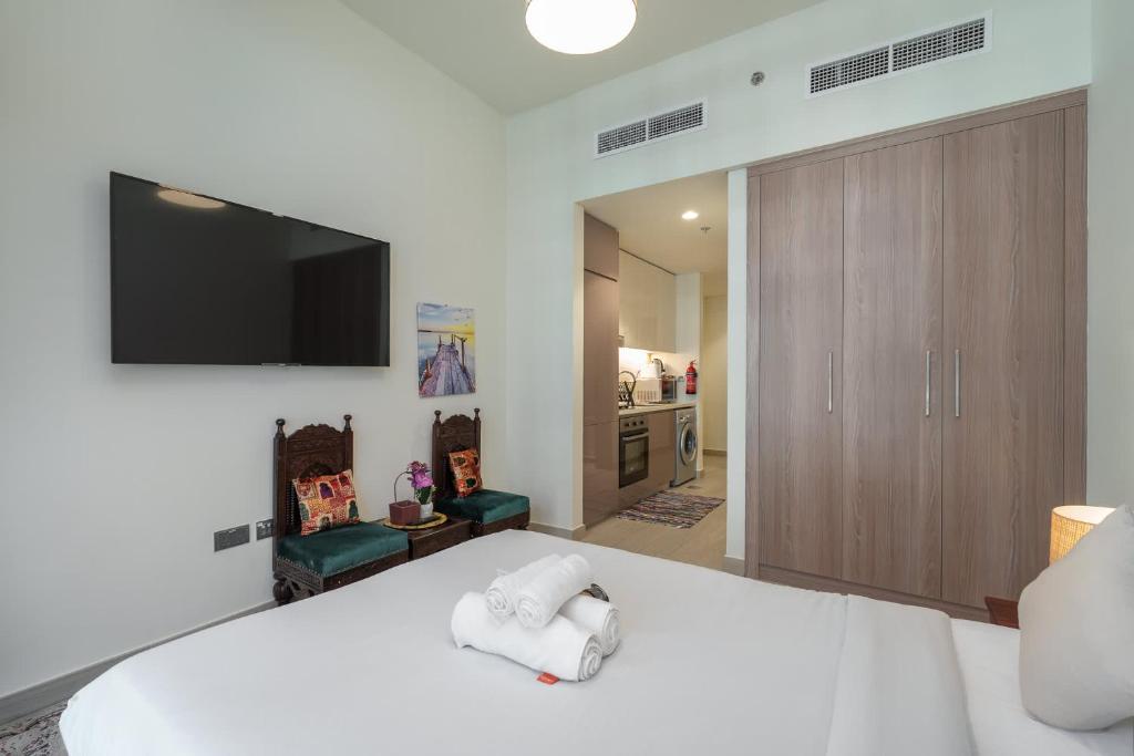 Warm Studio Apartment with cozy space in Meydan!, Dubai (preços ...