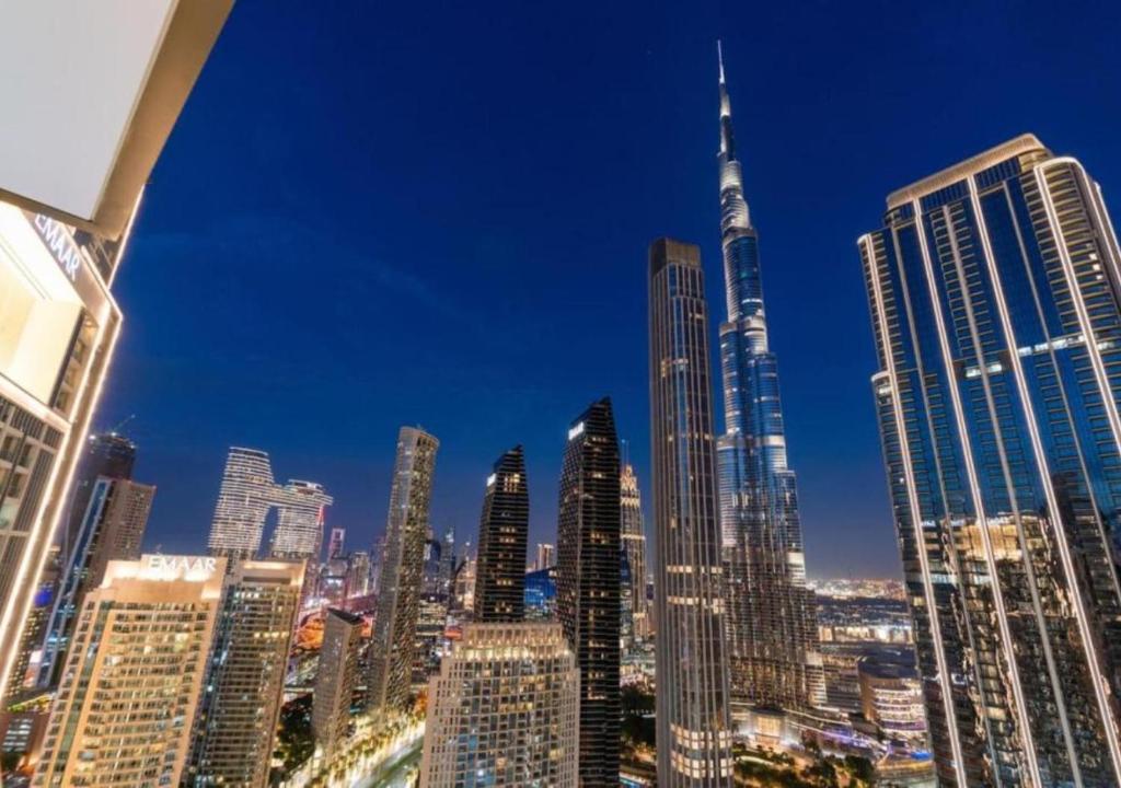 Luxury 2BR with Full Burj Khalifa View Downtown by Vibel, Dubai ...