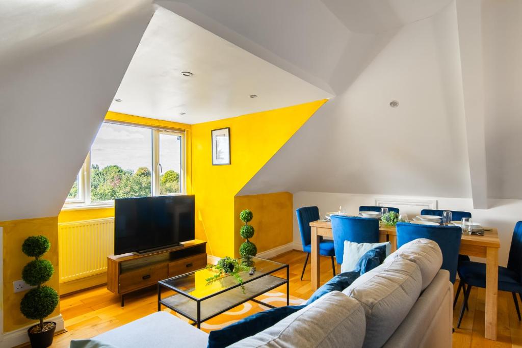 Ealing Common Contractor Flat, Ealing (updated prices 2026)