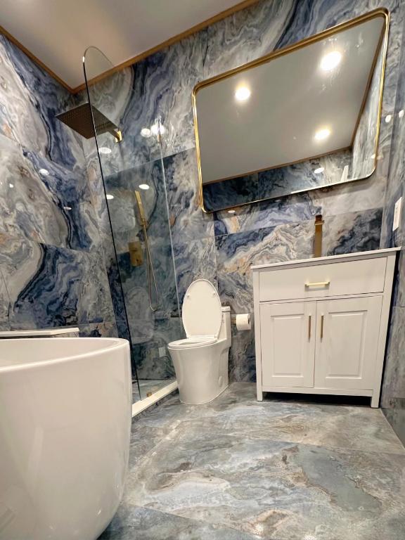 Jungle House with free standing tub, Chappaqua (updated prices 2024)