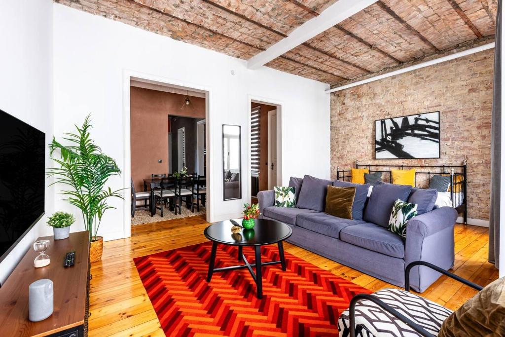 Charming Rustic 2bd2bath Heart Of Taksim! #364, Istanbul (updated ...