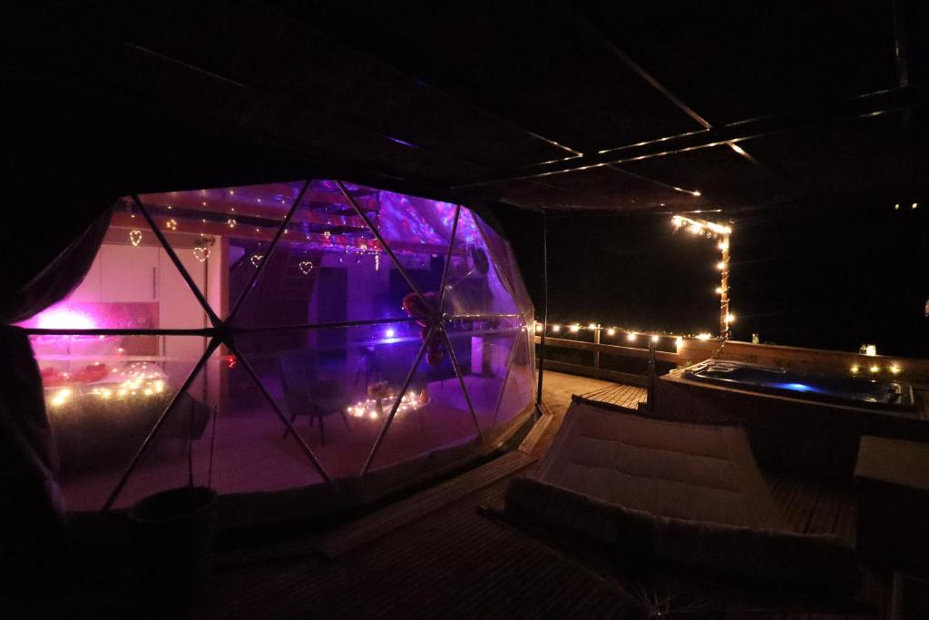 Bulle de l'Escale Coconing avec jacuzzi privatif، Durban-Corbières ...